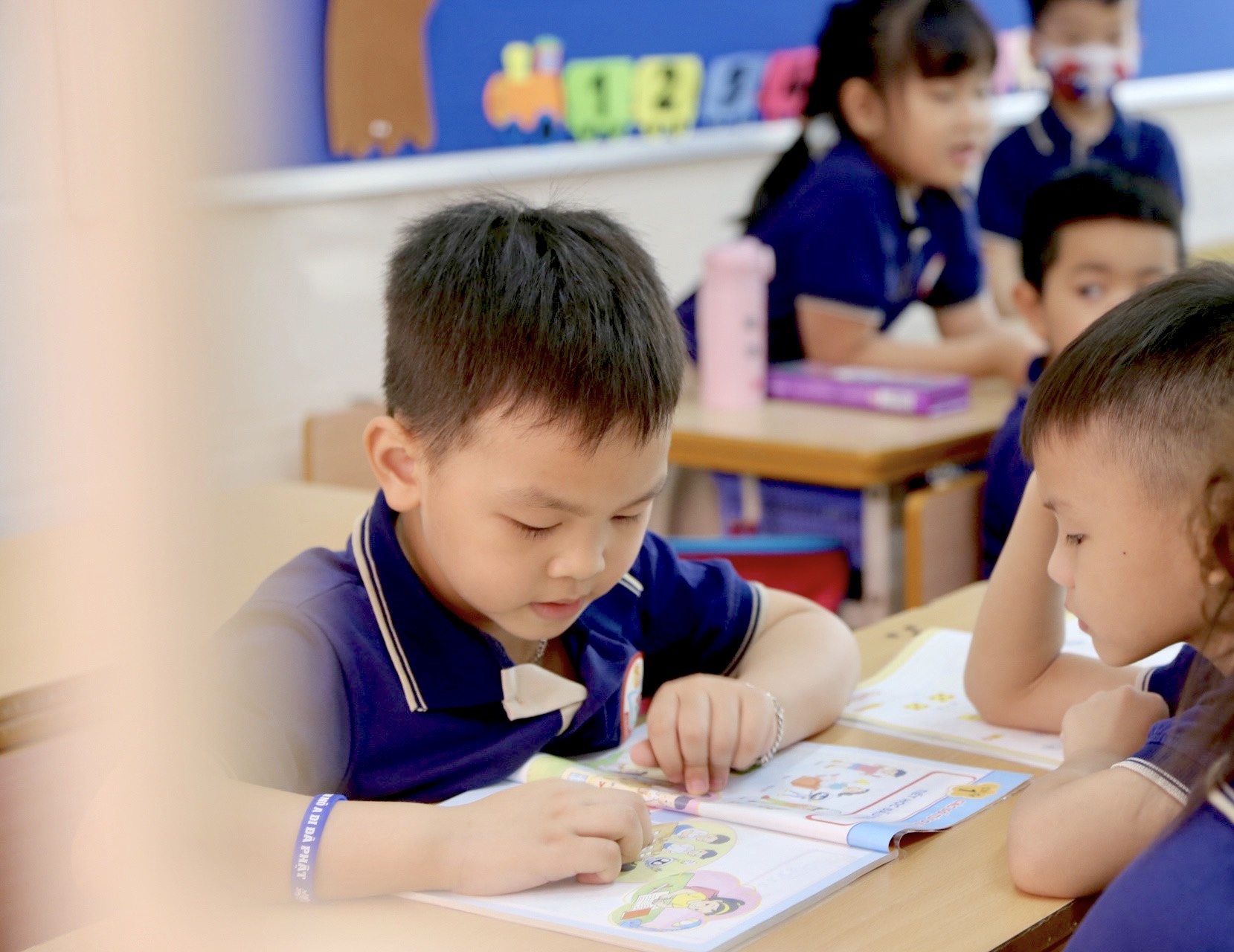 Nhiều địa phương miễn, giảm học phí cho học sinh