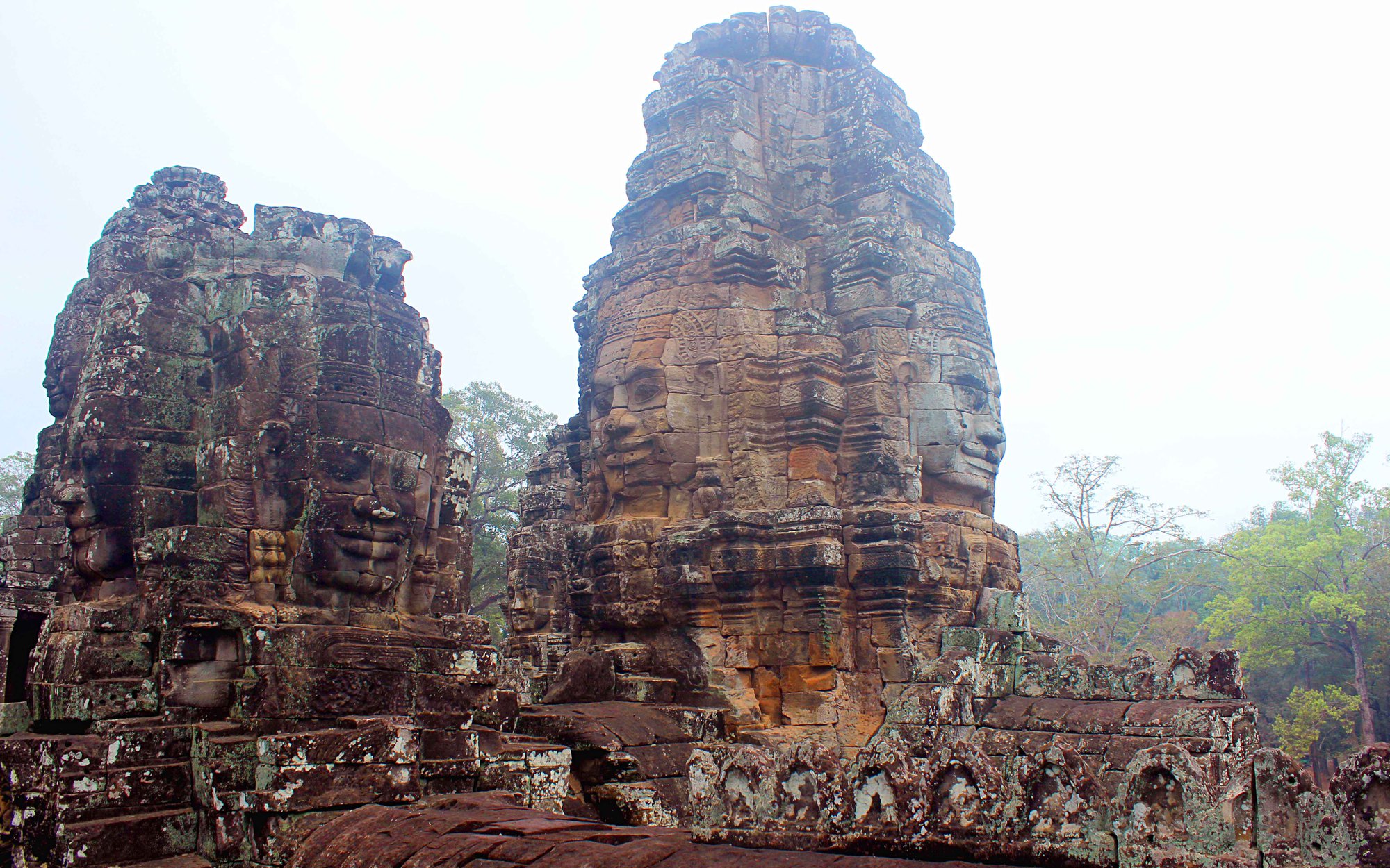 Nụ cười Bayon và tinh thần lạc quan của người Khmer