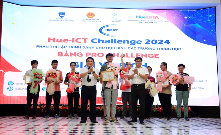 Trao 289 giải thưởng cuộc thi lập trình "Hue – ICT Challenge - 2024" cho học sinh Trung học
