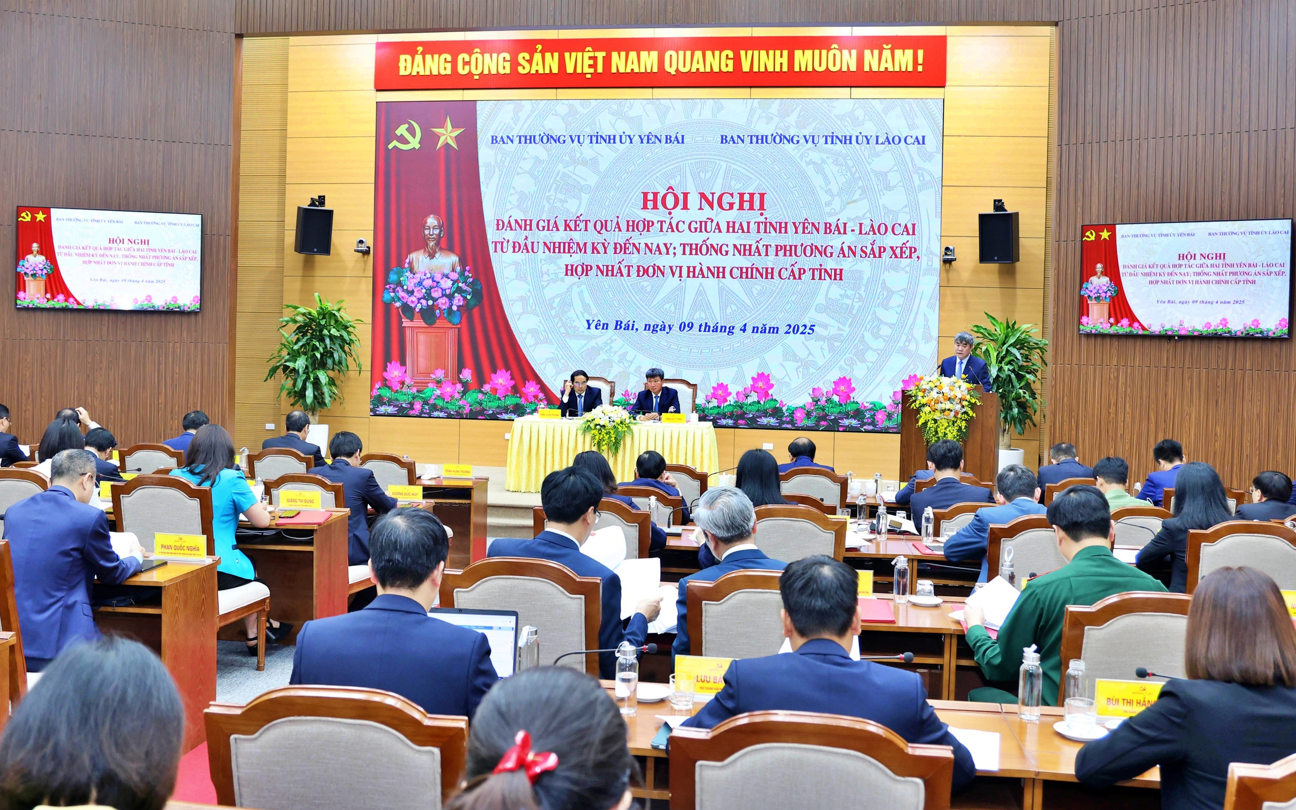 Lào Cai và Yên Bái họp bàn hợp nhất, lấy tên tỉnh là Lào Cai